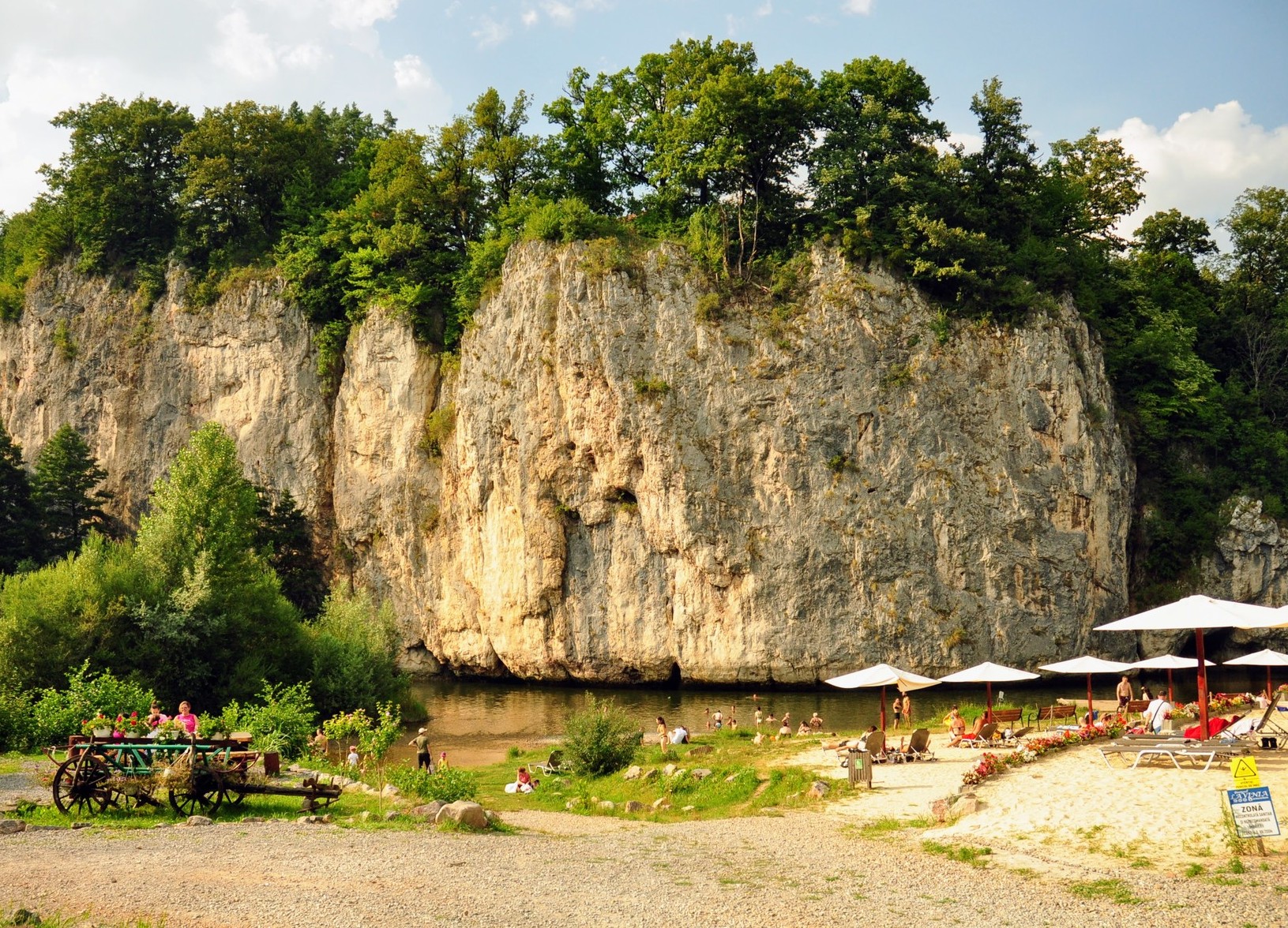 Plaja din Șuncuiuș, o oază de relaxare în Munții Apuseni, refugiu ...